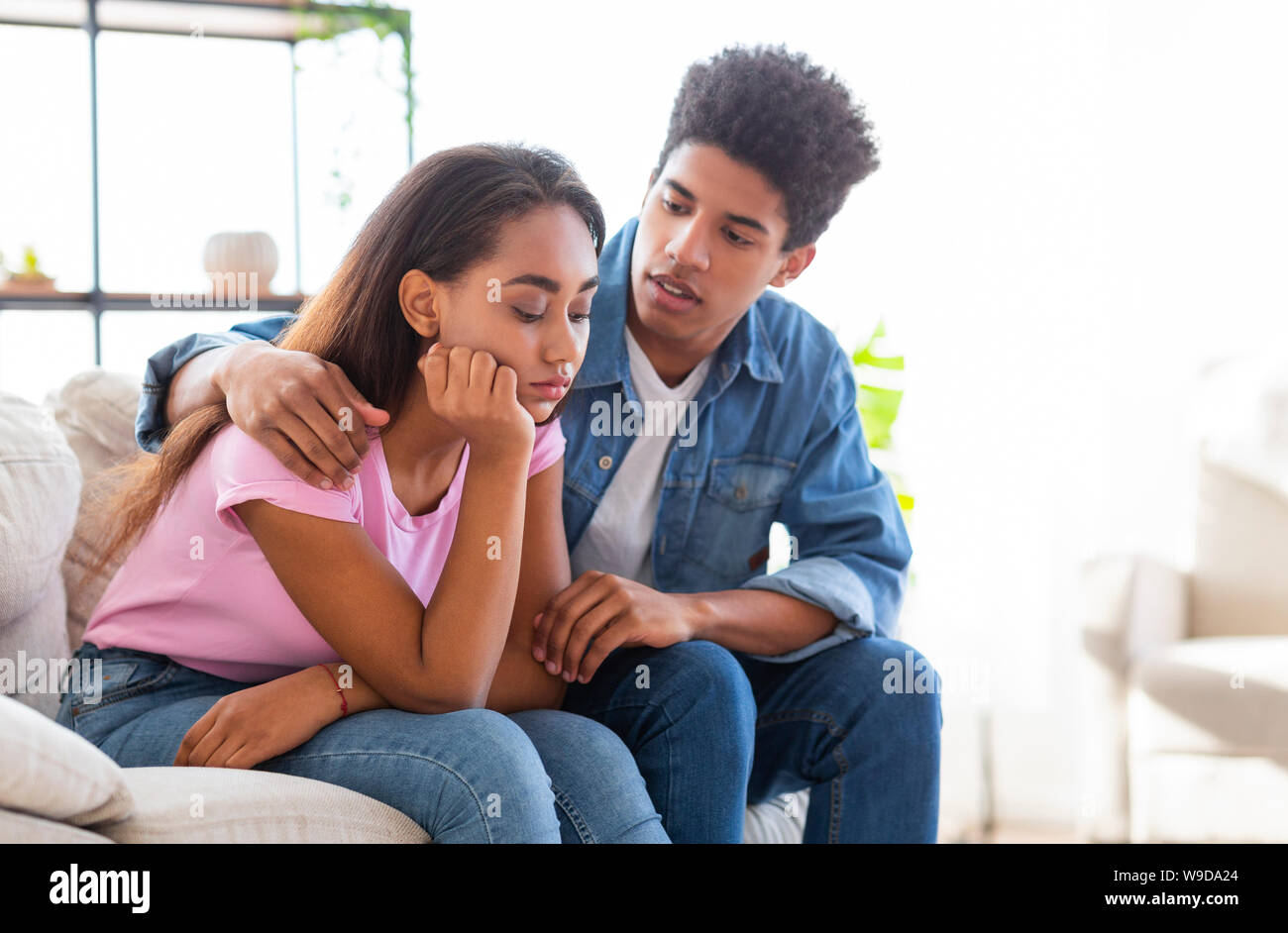 Young man comforting girlfriend hi-res stock photography and images - Alamy
