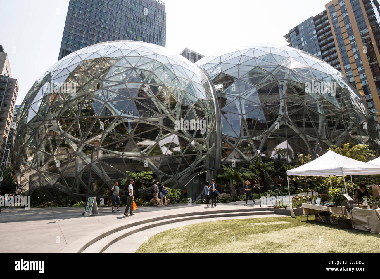 Day tower amazon building hi-res stock photography and images - Alamy