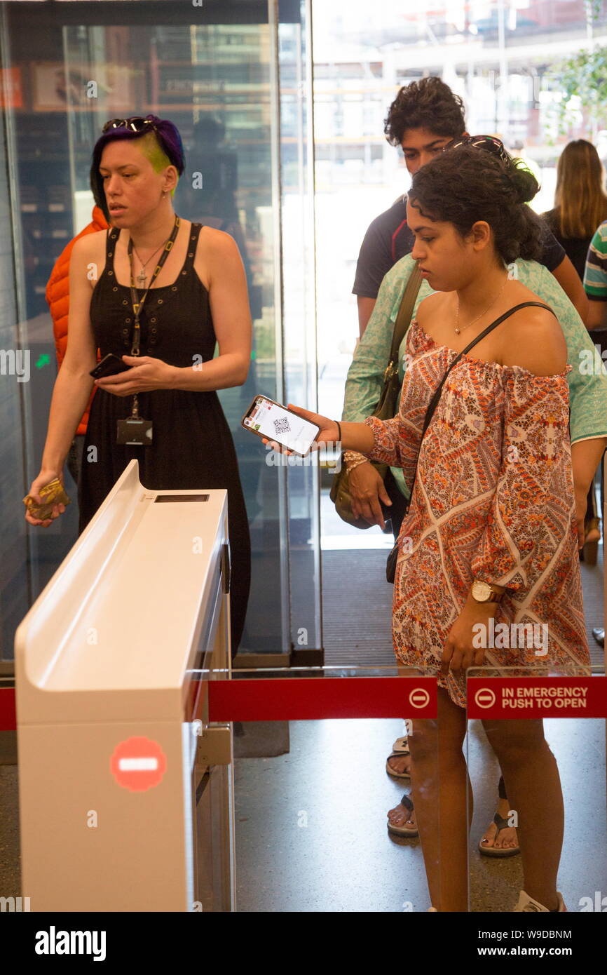Amazon go concept store hi-res stock photography and images - Alamy