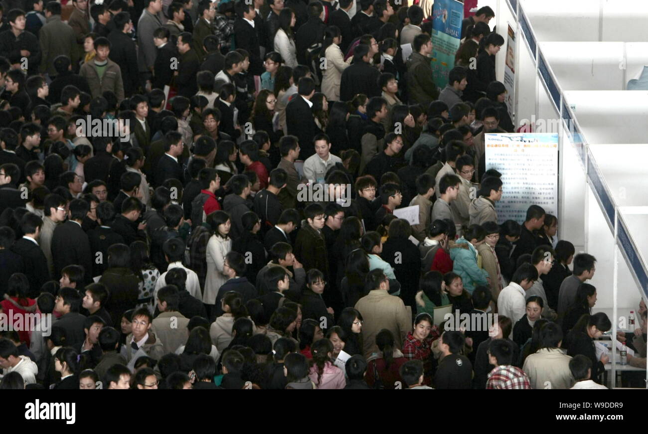 Crowds of university students and graduates seek employments at a job ...