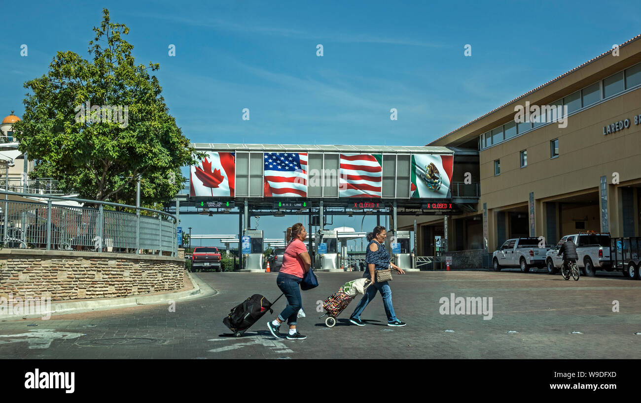 Immigration border crossing hi-res stock photography and images - Alamy