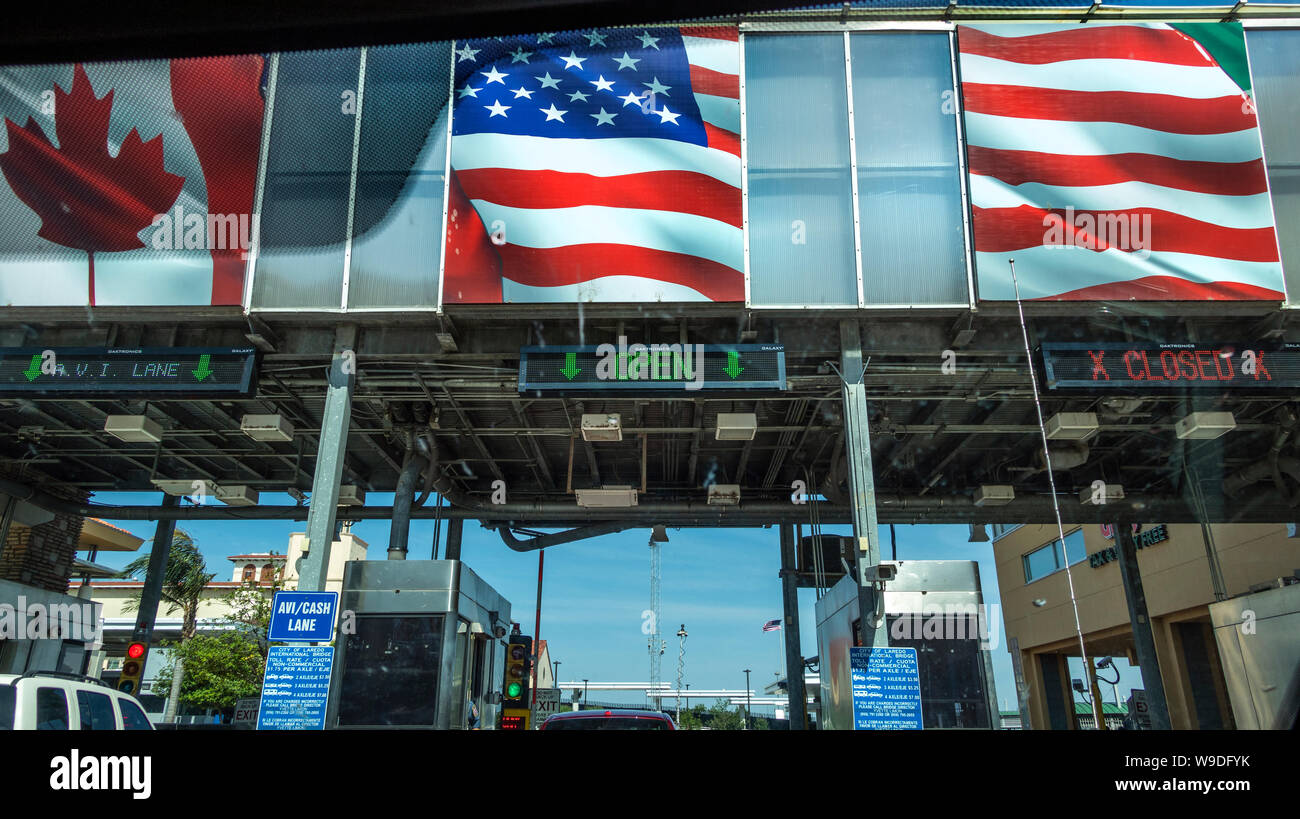 Border crossing at Laredo, for entry into Mexico. Texas, USA Stock ...