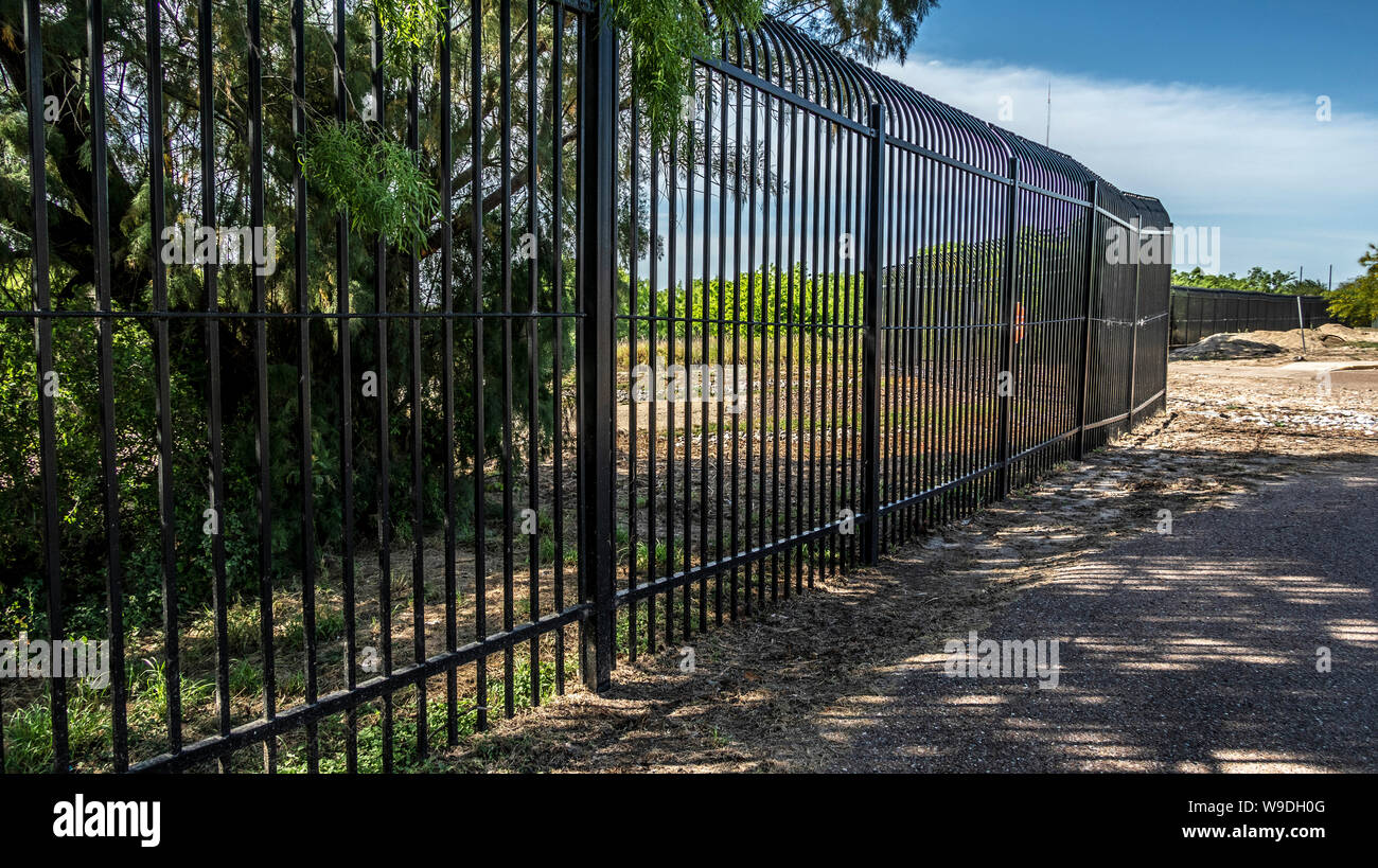Laredo border fence hi-res stock photography and images - Alamy