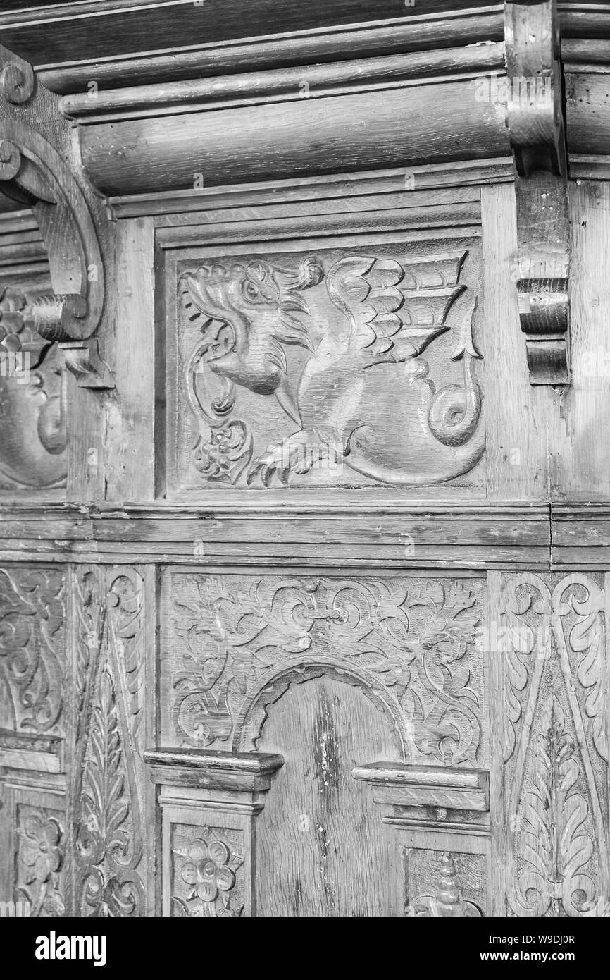 Medieval dragon hi-res stock photography and images - Alamy