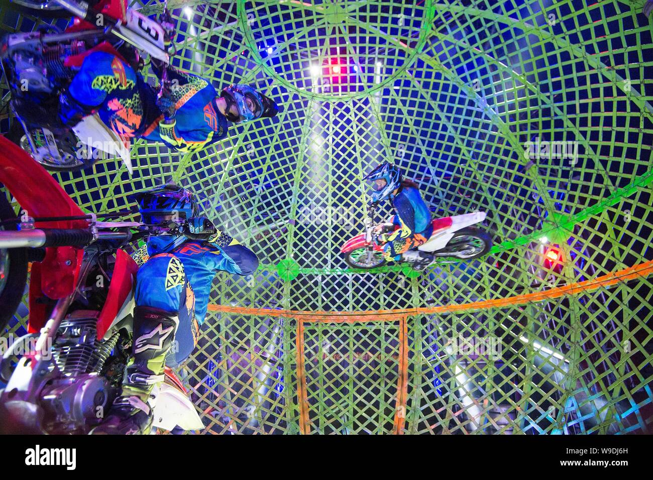 Circus Extreme at Preston Park, Brighton Stock Photo - Alamy