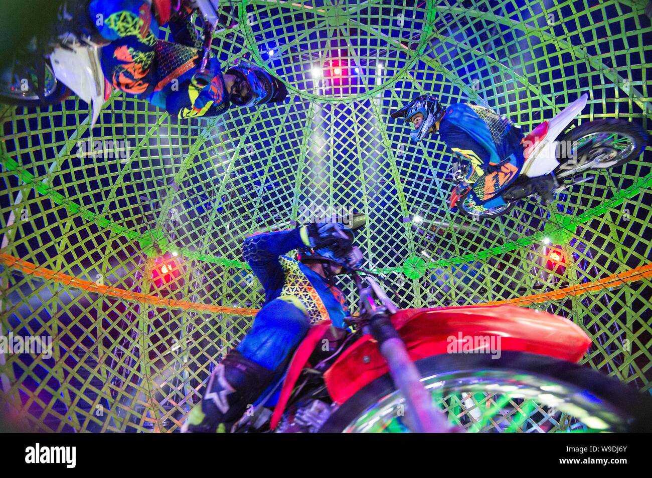 Circus Extreme at Preston Park, Brighton Stock Photo - Alamy