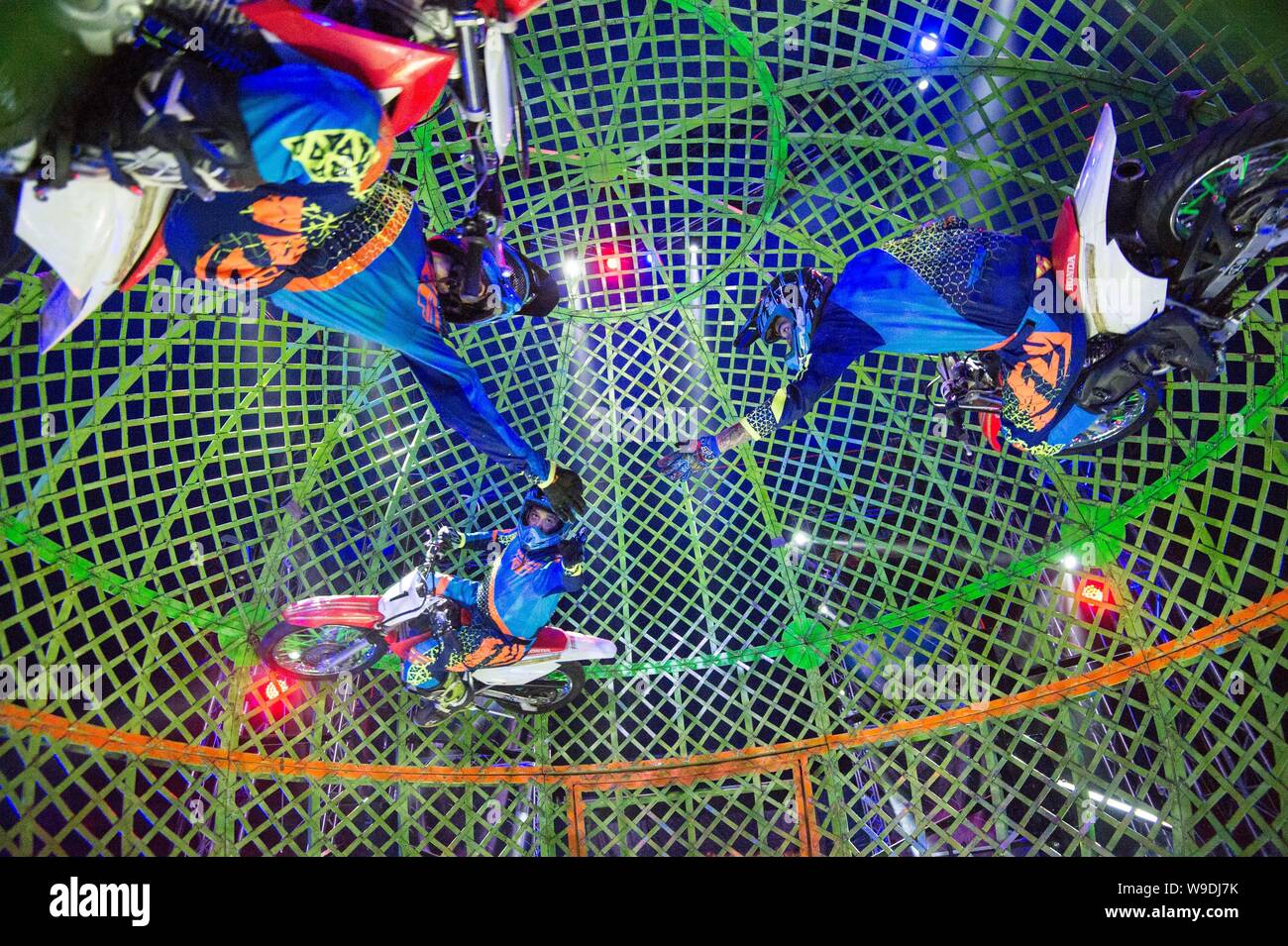 Circus Extreme at Preston Park, Brighton Stock Photo - Alamy