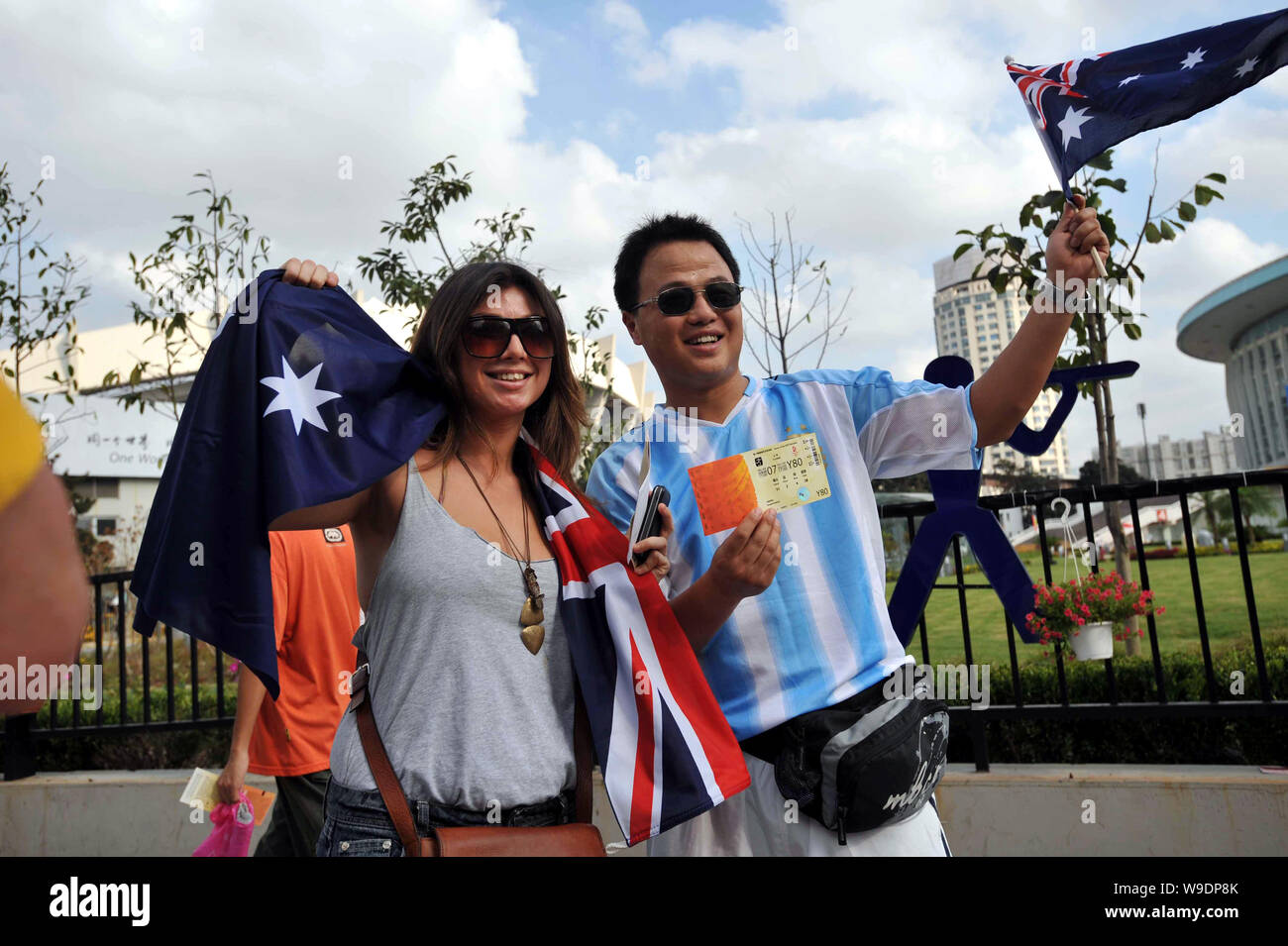Fans of the Australian Olympic Mens Soccer team show their support to ...