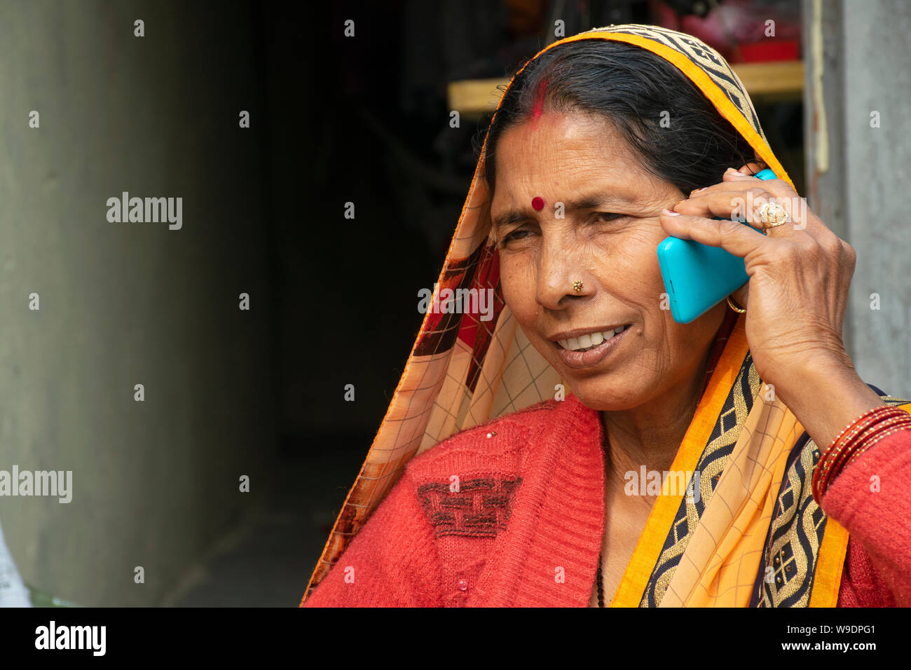 India tribe talking hi-res stock photography and images - Alamy