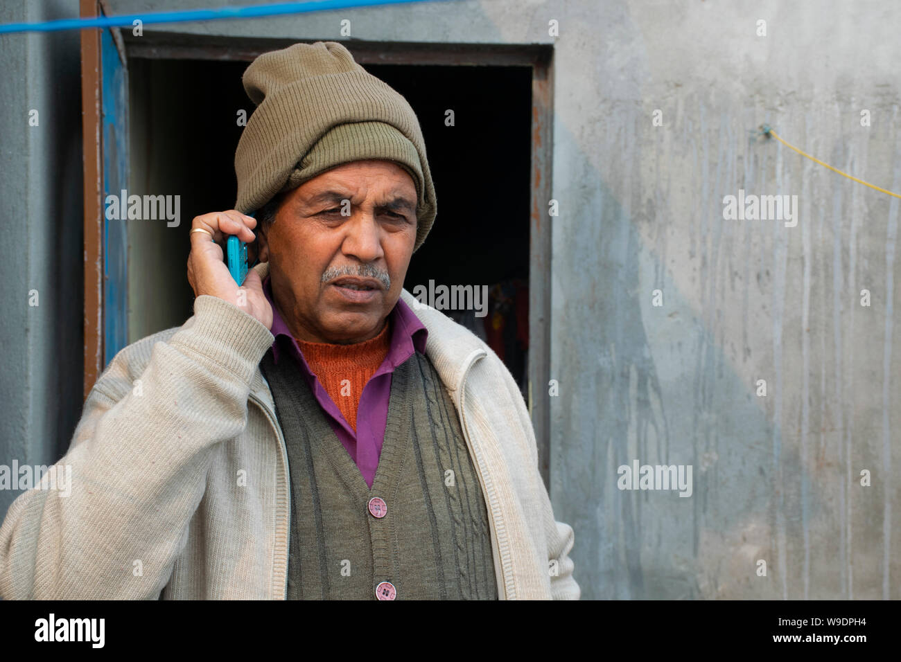 man talking on phone Stock Photo - Alamy