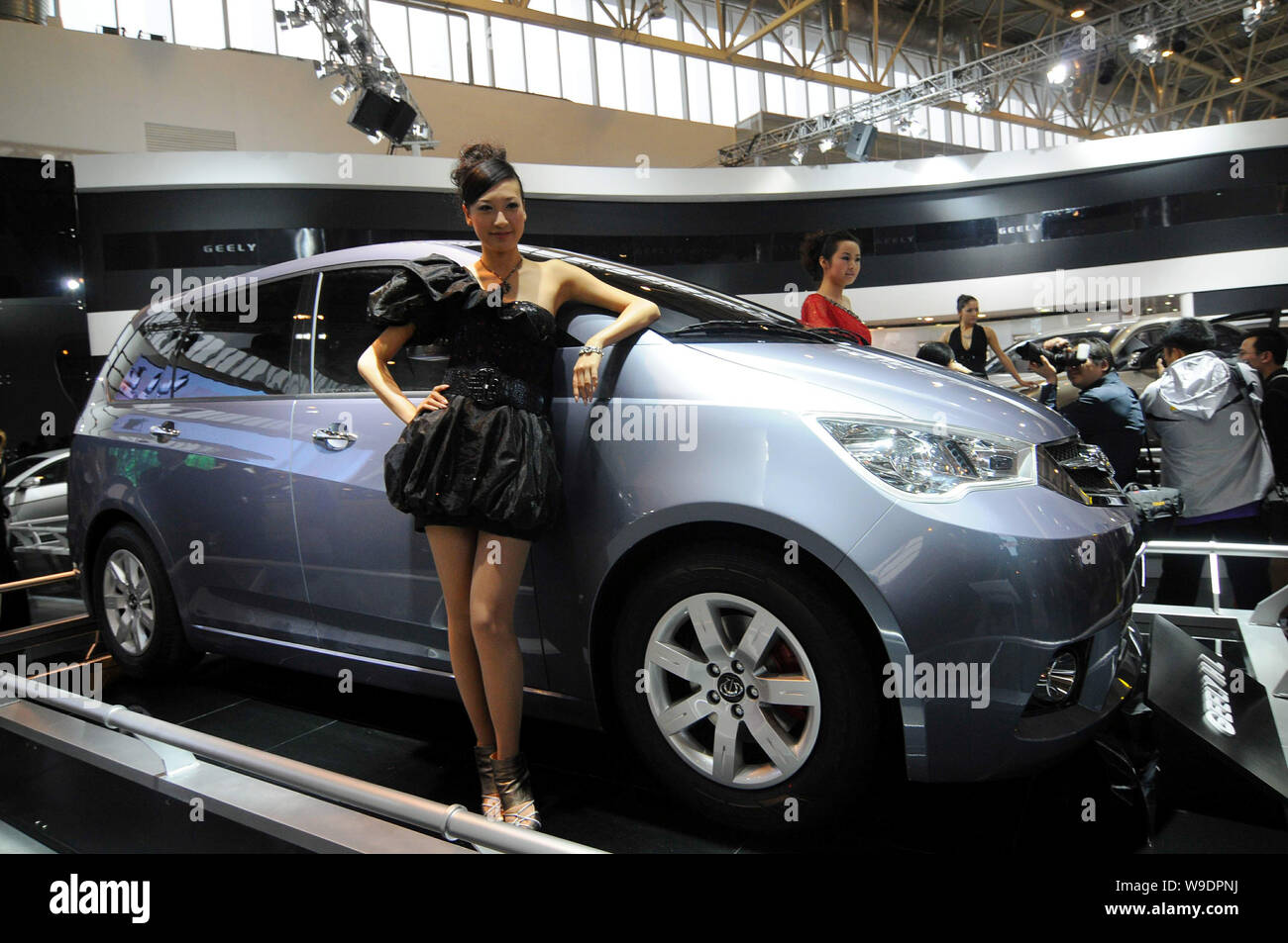 China auto show models hi-res stock photography and images - Alamy