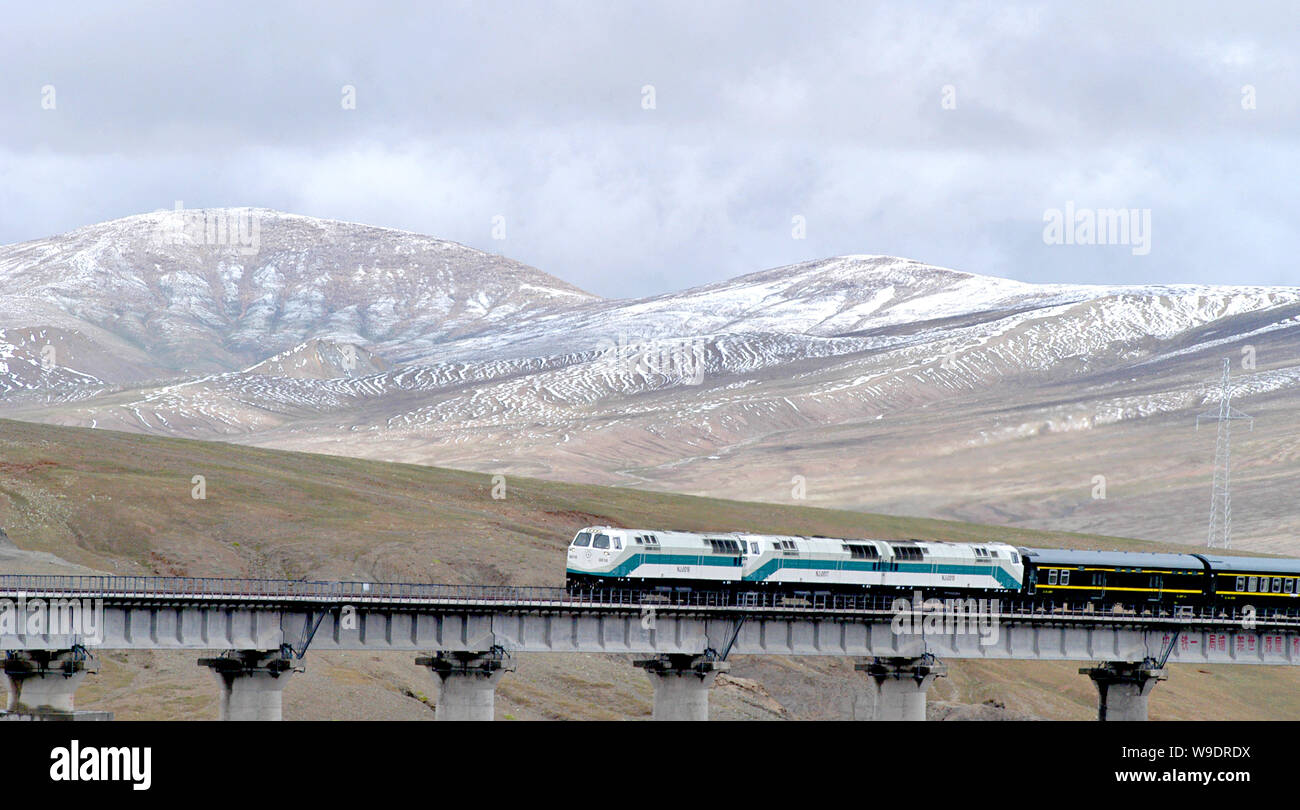 Along the qinghai tibet railway hi-res stock photography and images - Alamy