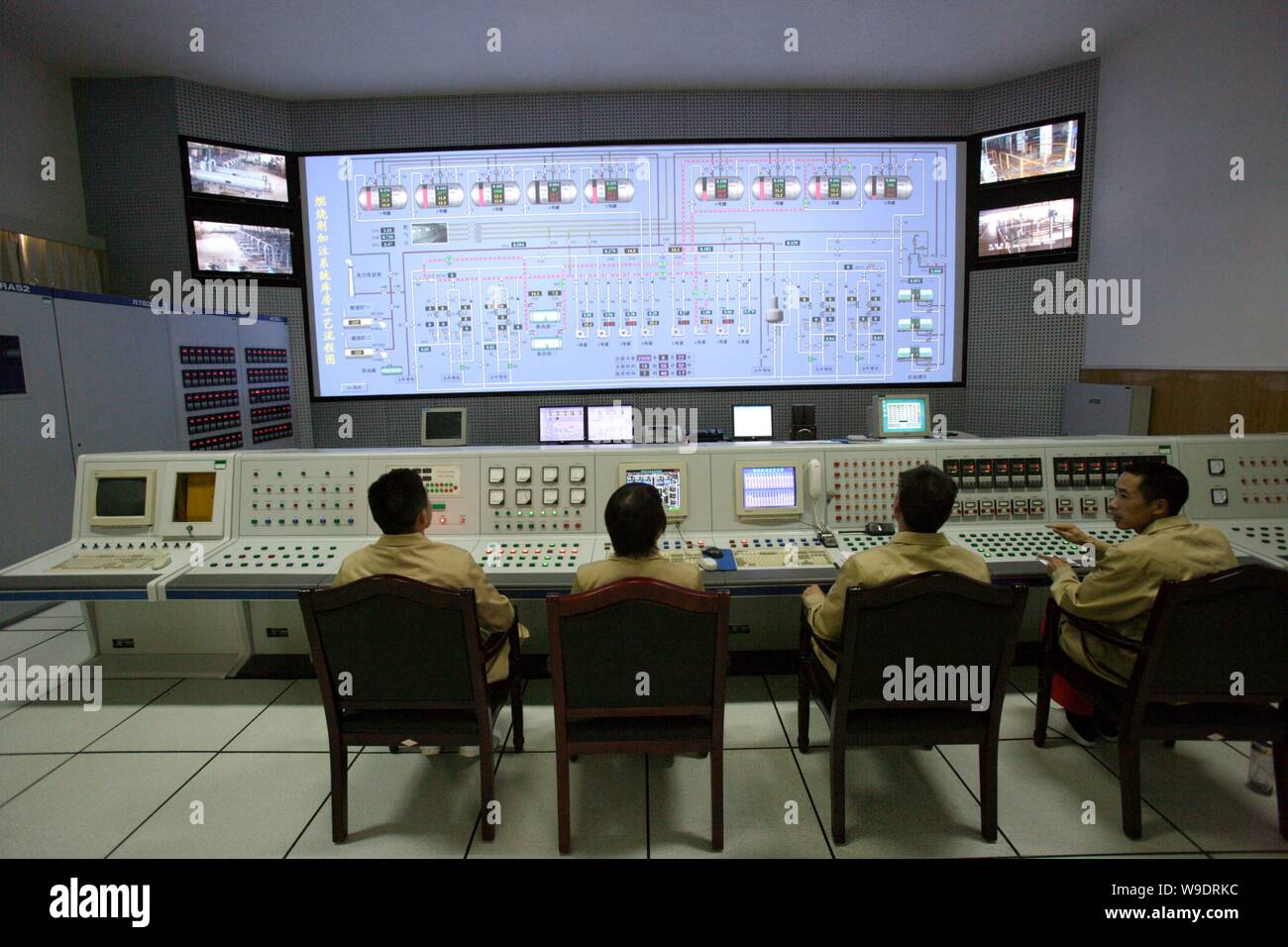Launch operation center hi-res stock photography and images - Alamy