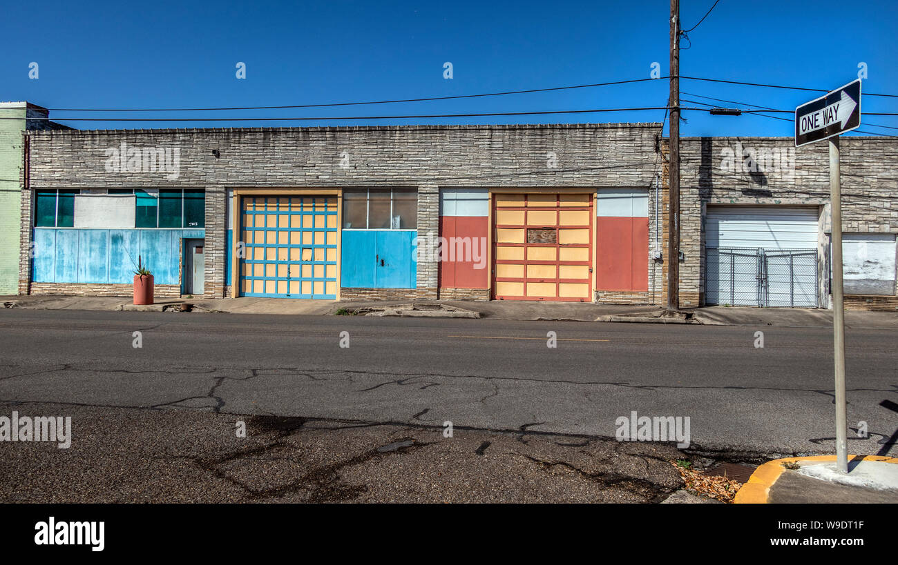 Shut down shops hi-res stock photography and images - Alamy