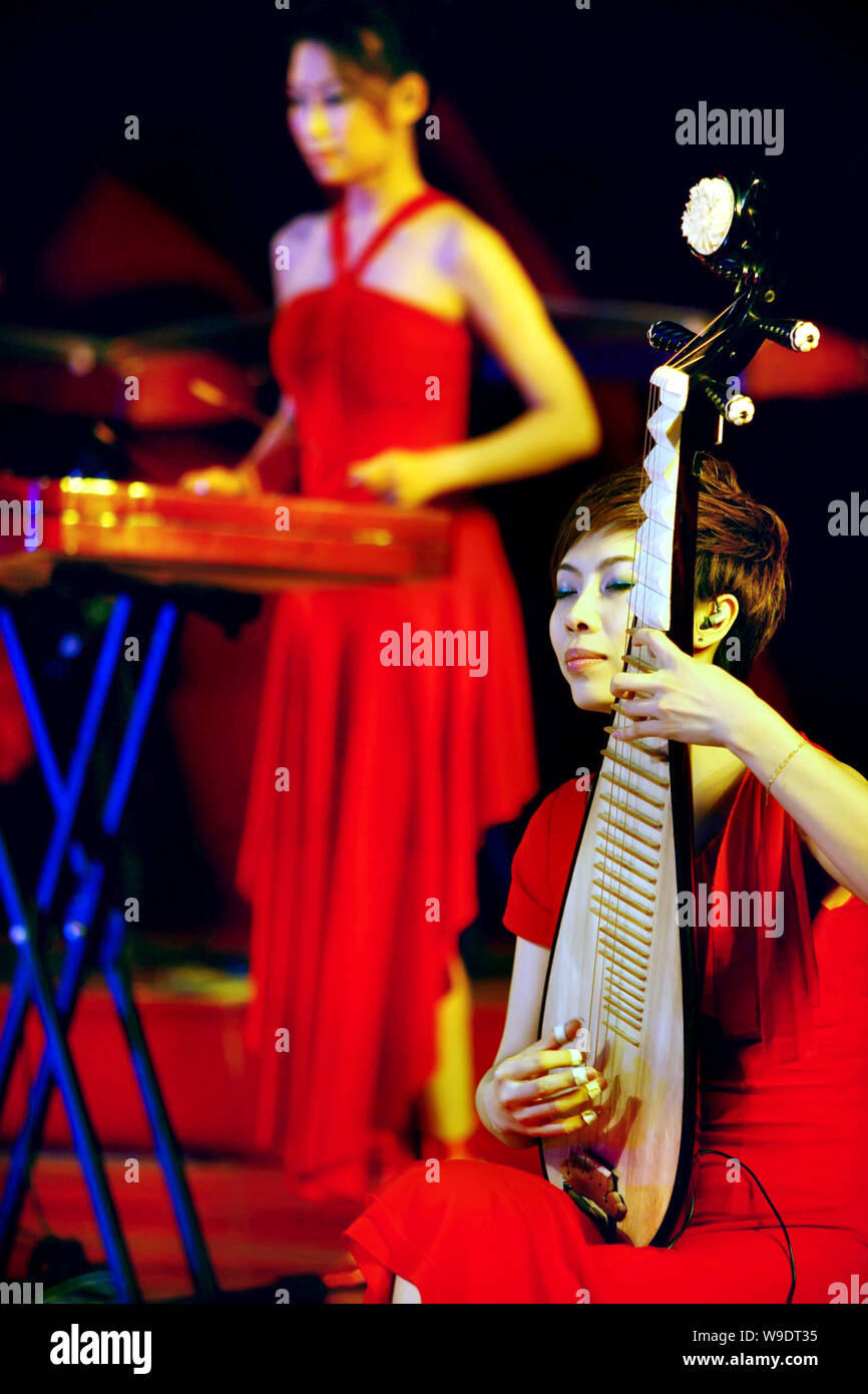 Twelve girls band hi-res stock photography and images - Alamy