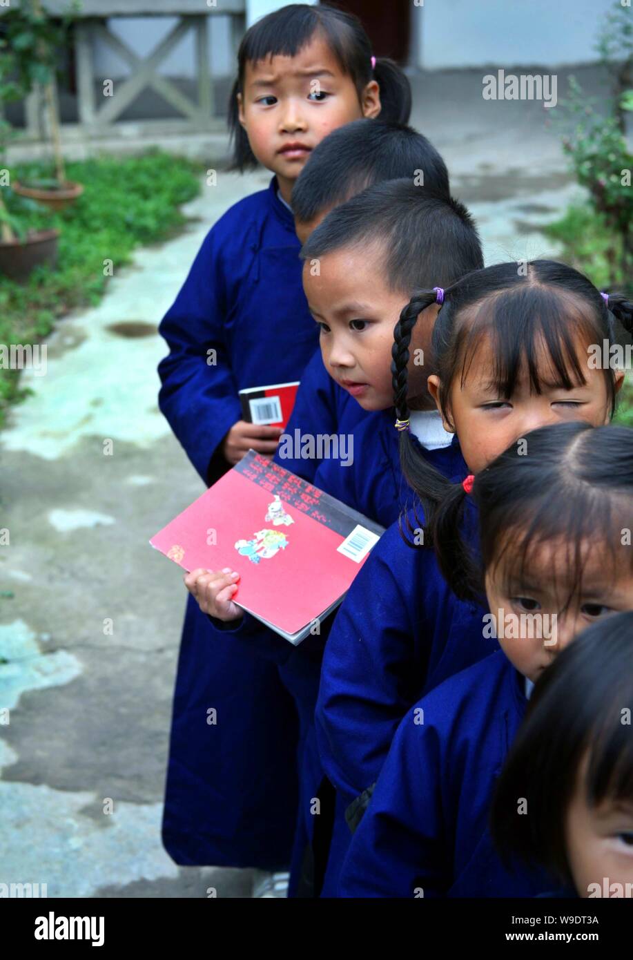 Chinese young studenst wearing traditional Chinese costumes line up at ...
