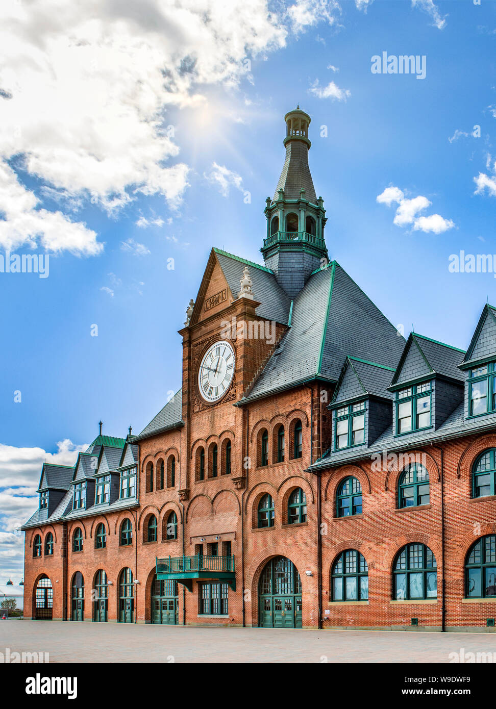 Railroad terminal hi-res stock photography and images - Alamy