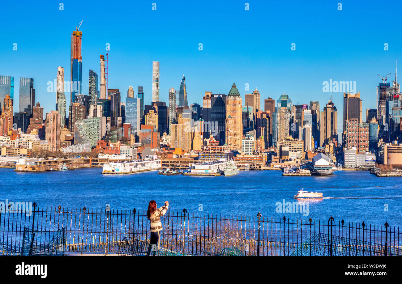 USA, New York City, Manhattan, Midtown Mahattan Skyline, Hudson River ...