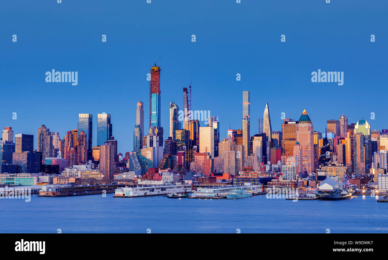 Midtown mahattan skyline hi-res stock photography and images - Alamy