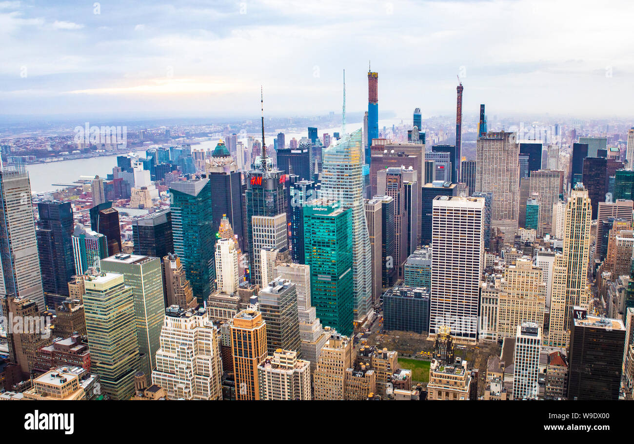 Midtown mahattan skyline hi-res stock photography and images - Alamy