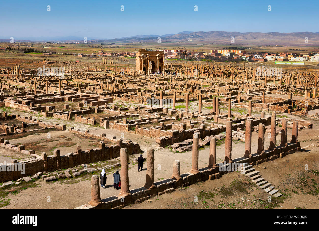 Roman arch timgad hi-res stock photography and images - Alamy