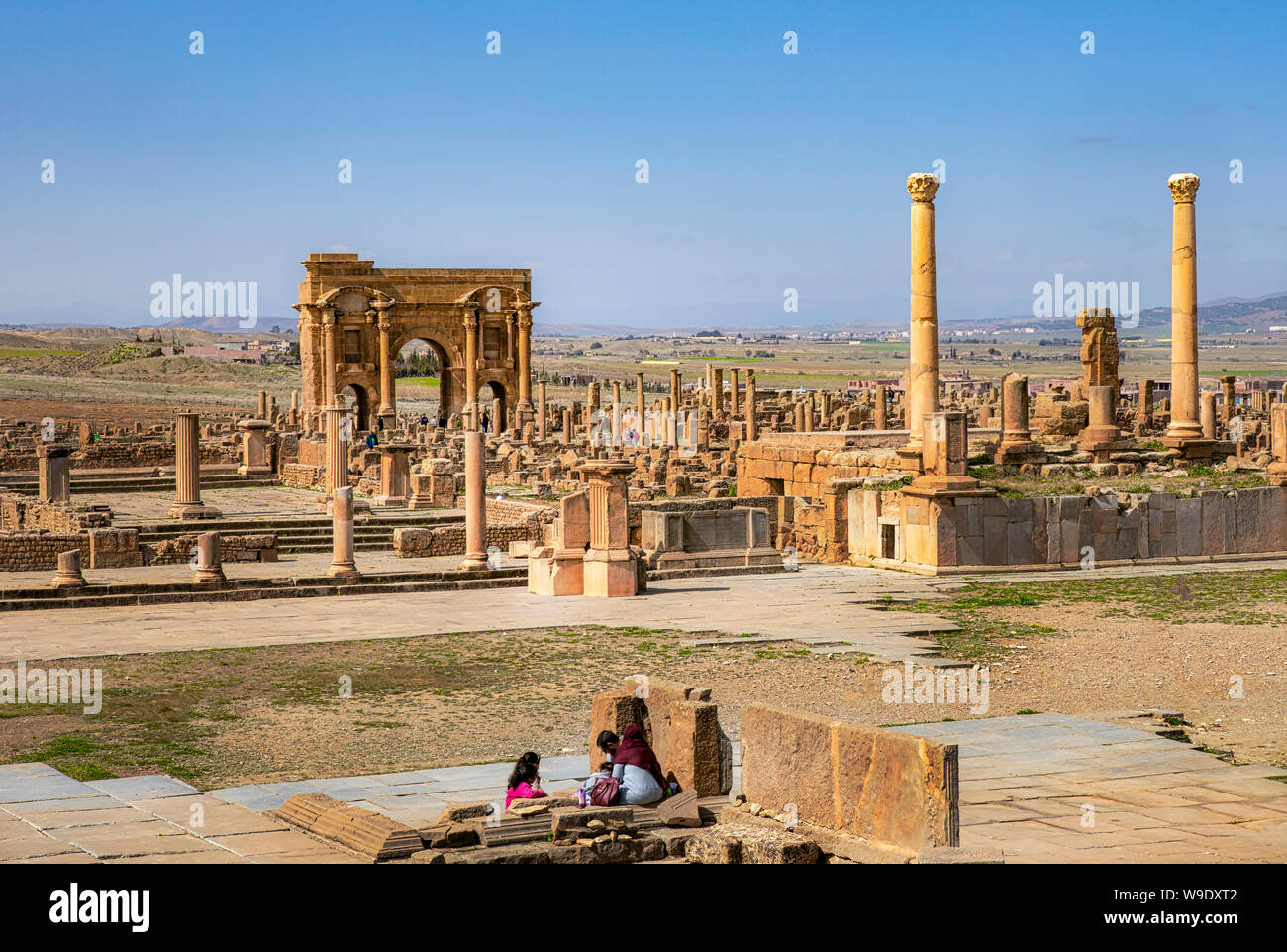 Roman arch timgad hi-res stock photography and images - Alamy