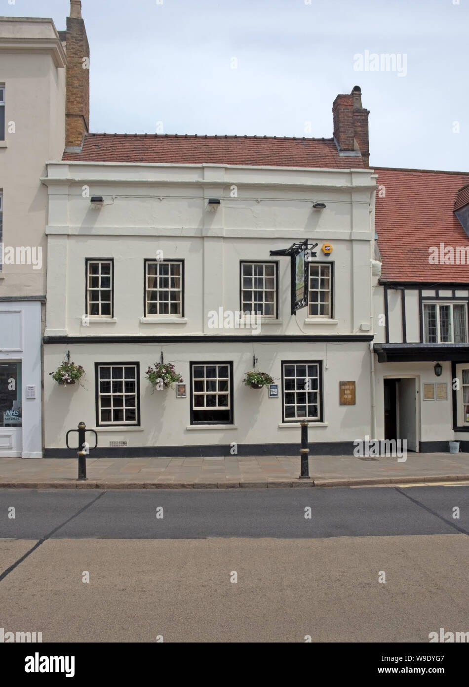 Towcester Brave Old Oak Pub Northampton Stock Photo - Alamy
