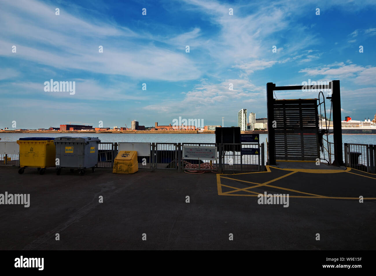 Seacombe ferry hi-res stock photography and images - Alamy