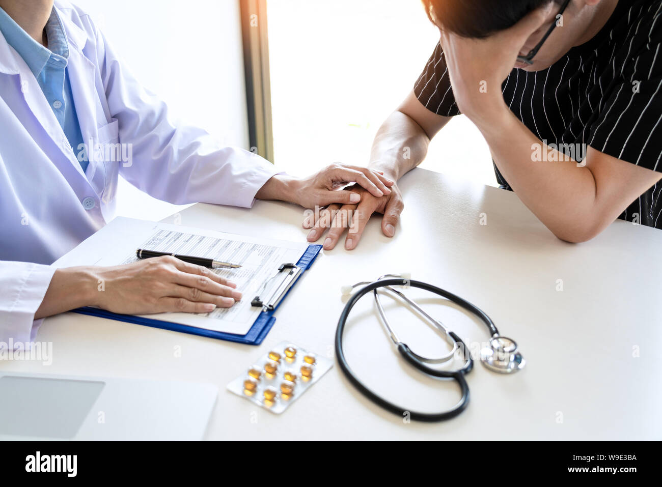 Medical patient asking question hi-res stock photography and images - Alamy