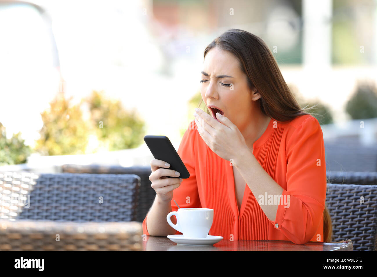 Smartphone woman boring hi-res stock photography and images - Alamy