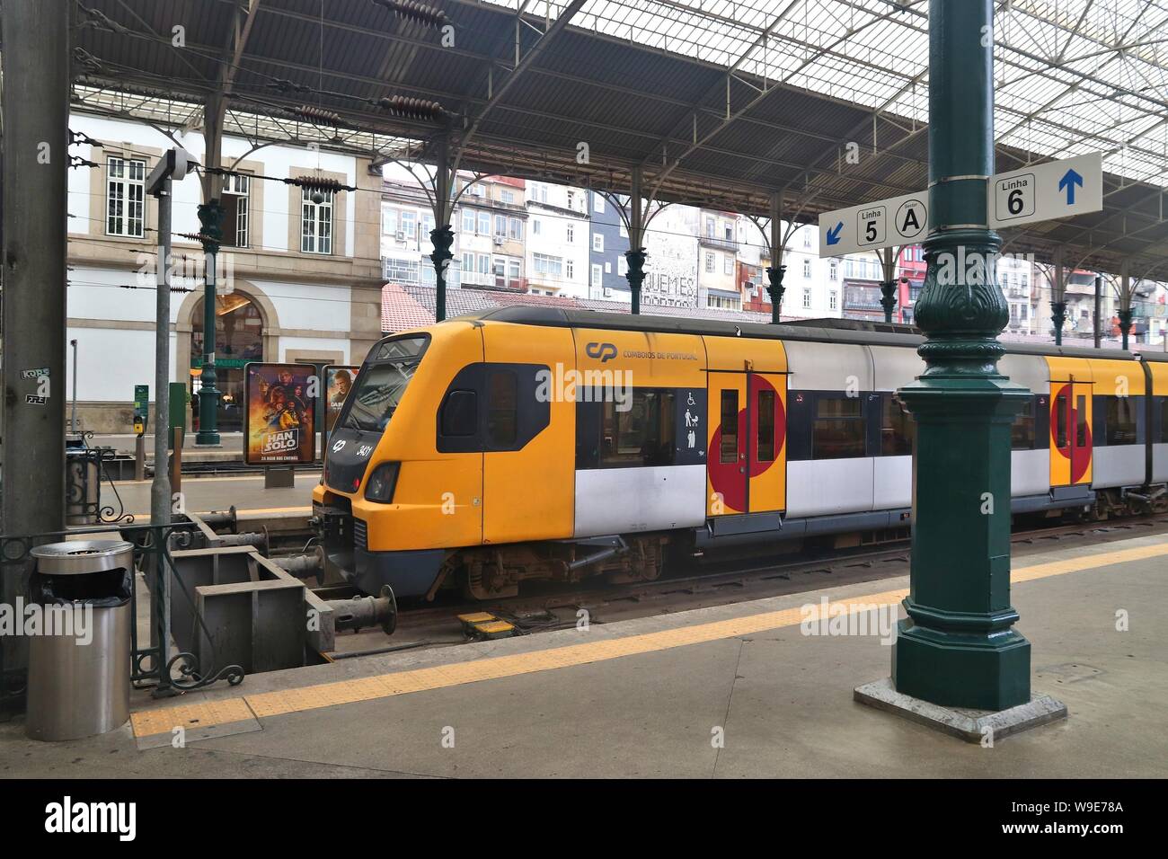 PORTO, PORTUGAL - MAY 24, 2018: Train at Sao Bento Station in Porto ...