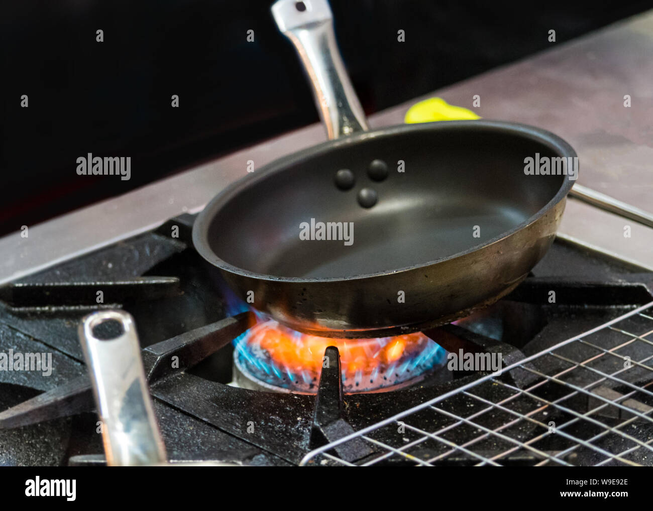 Steel pan, Stainless steel kitchenware, stove cooking, Utensils for ...