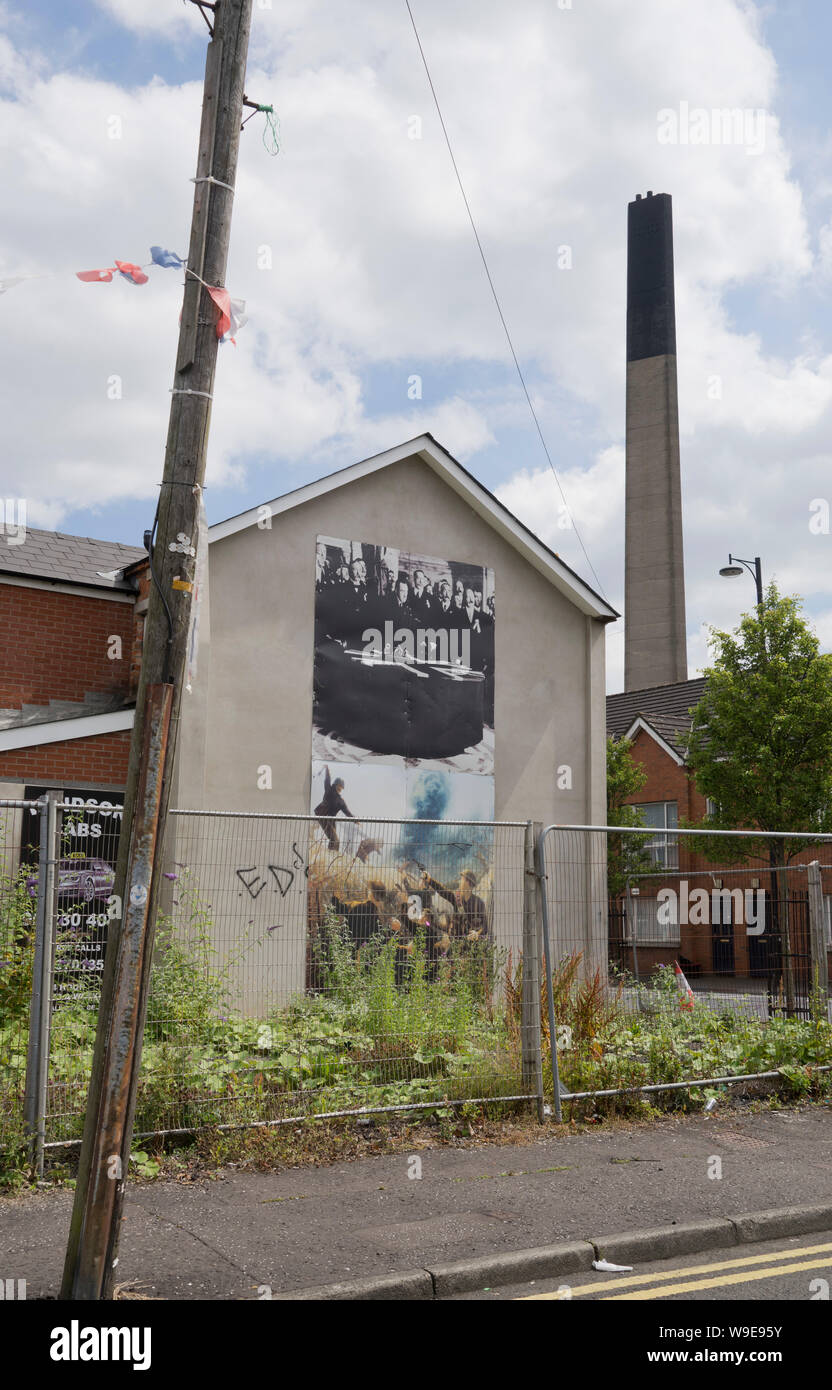 Loyalist mural in the Shankhill area of Belfast ,Northern Ireland Stock ...