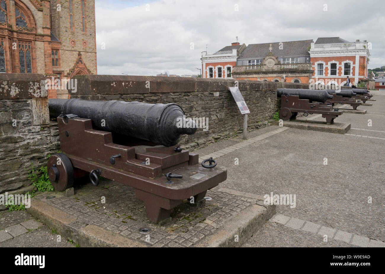 Cannons on the 17th century walls by St. Columb’s Cathedral in Derry ...