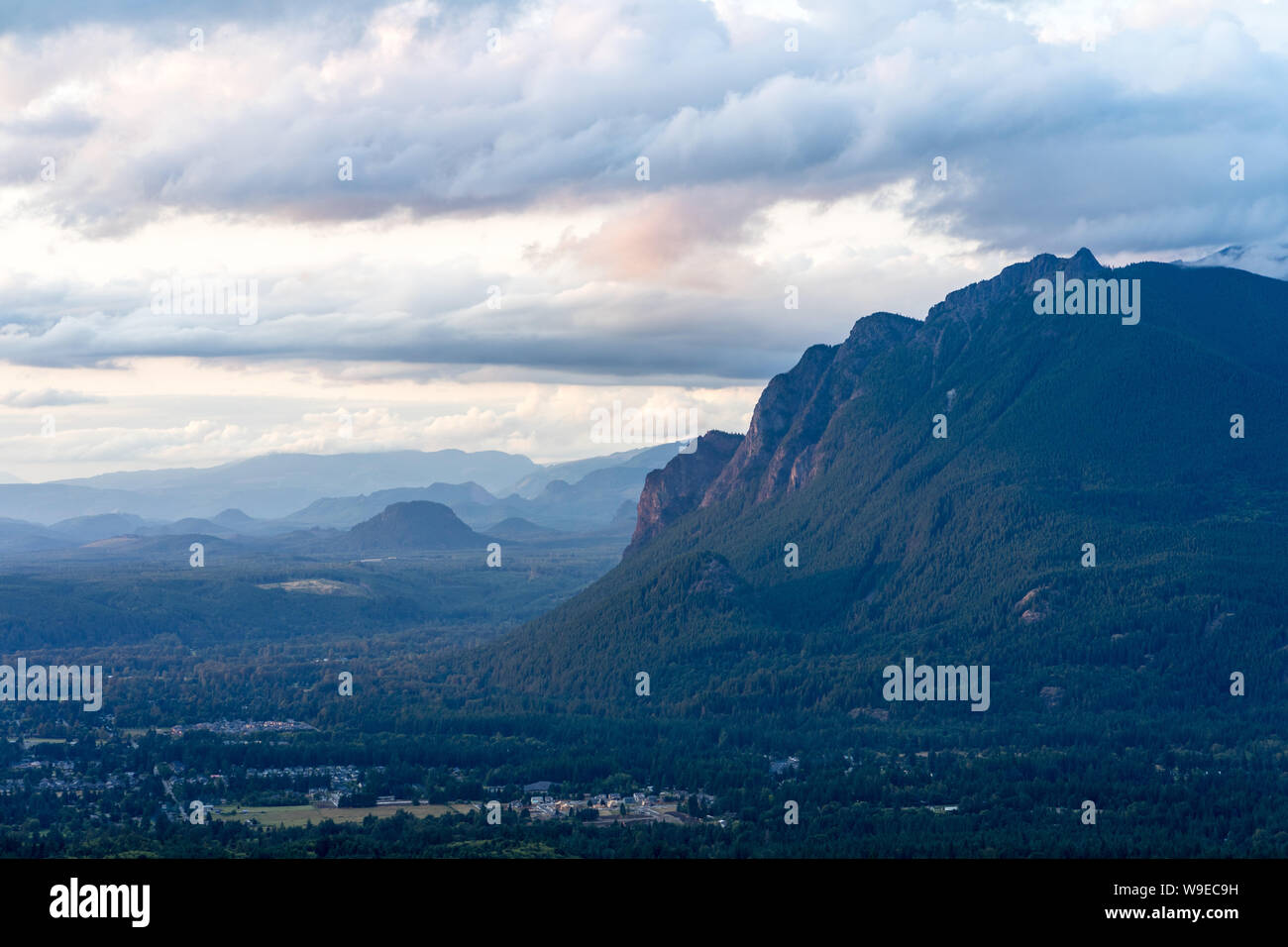 Mt si washington hiking hi-res stock photography and images - Alamy