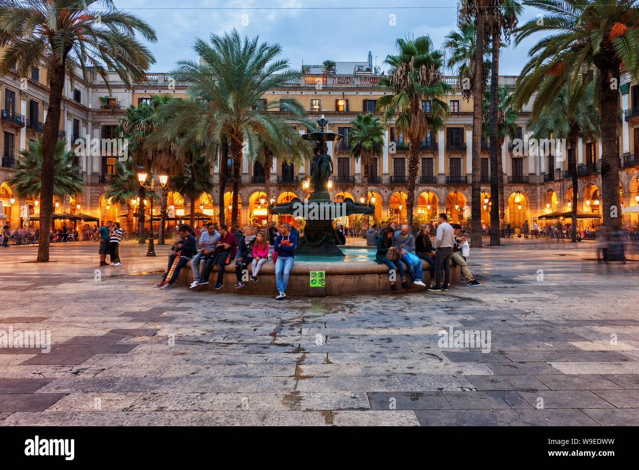 Fountain at placa reial square barcelona hi-res stock photography and ...