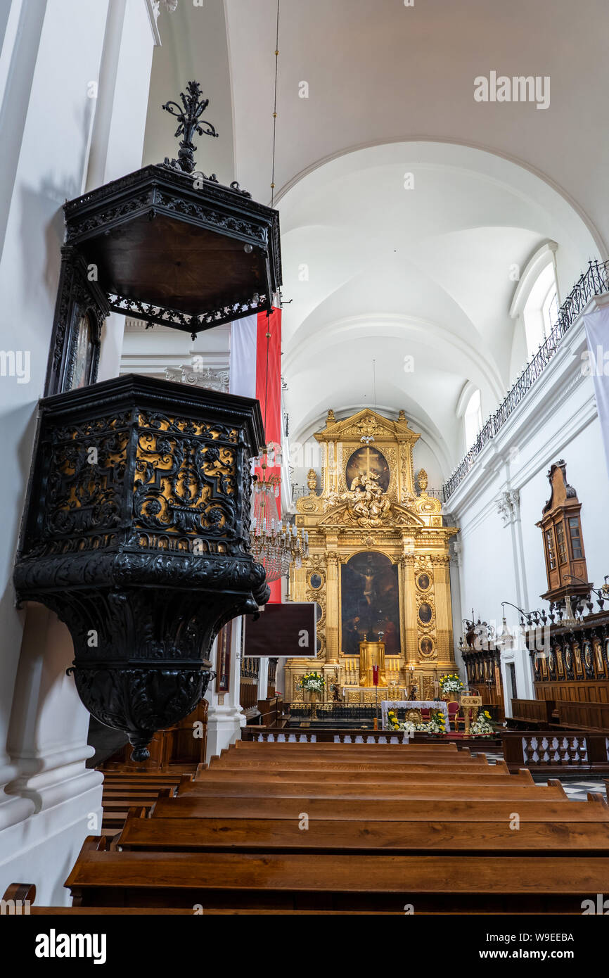 Interior of holy cross church hi-res stock photography and images - Alamy