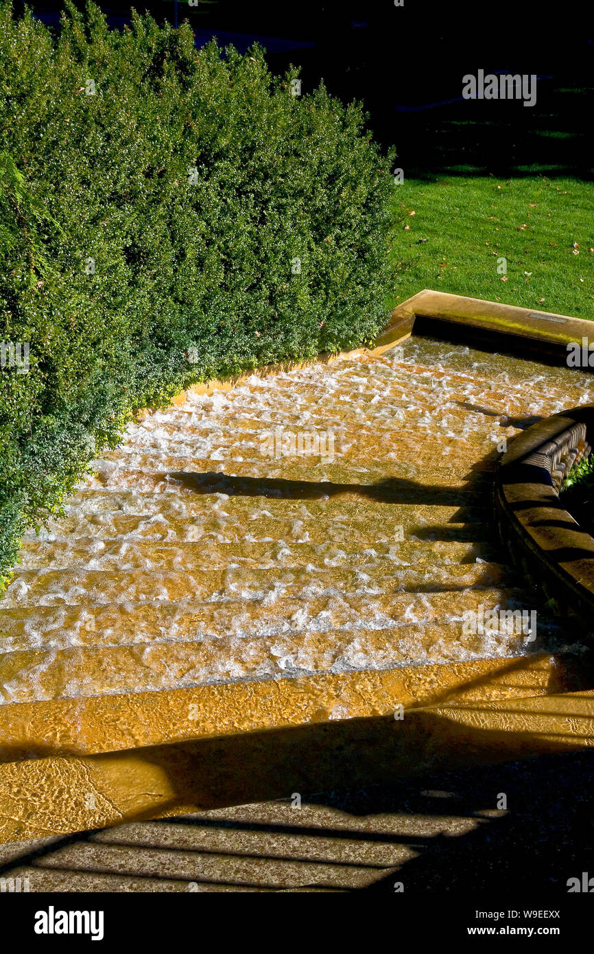 Water cascading down steps hi-res stock photography and images - Alamy