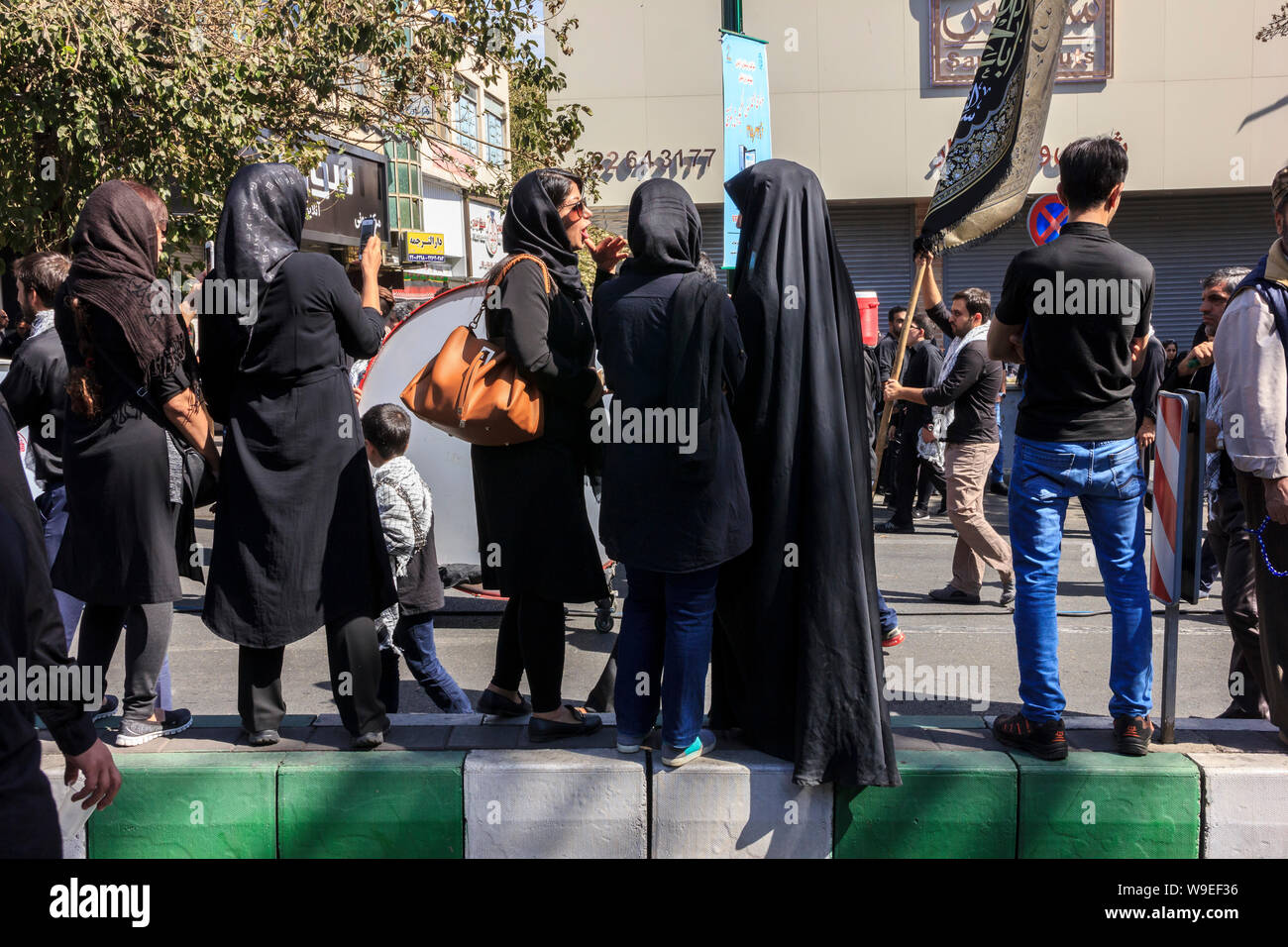 Shiites take to the streets during the holy month of Muharram to ...