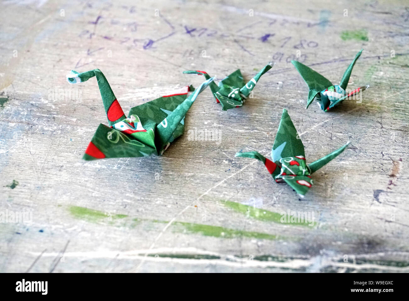 Origami bird hi-res stock photography and images - Alamy