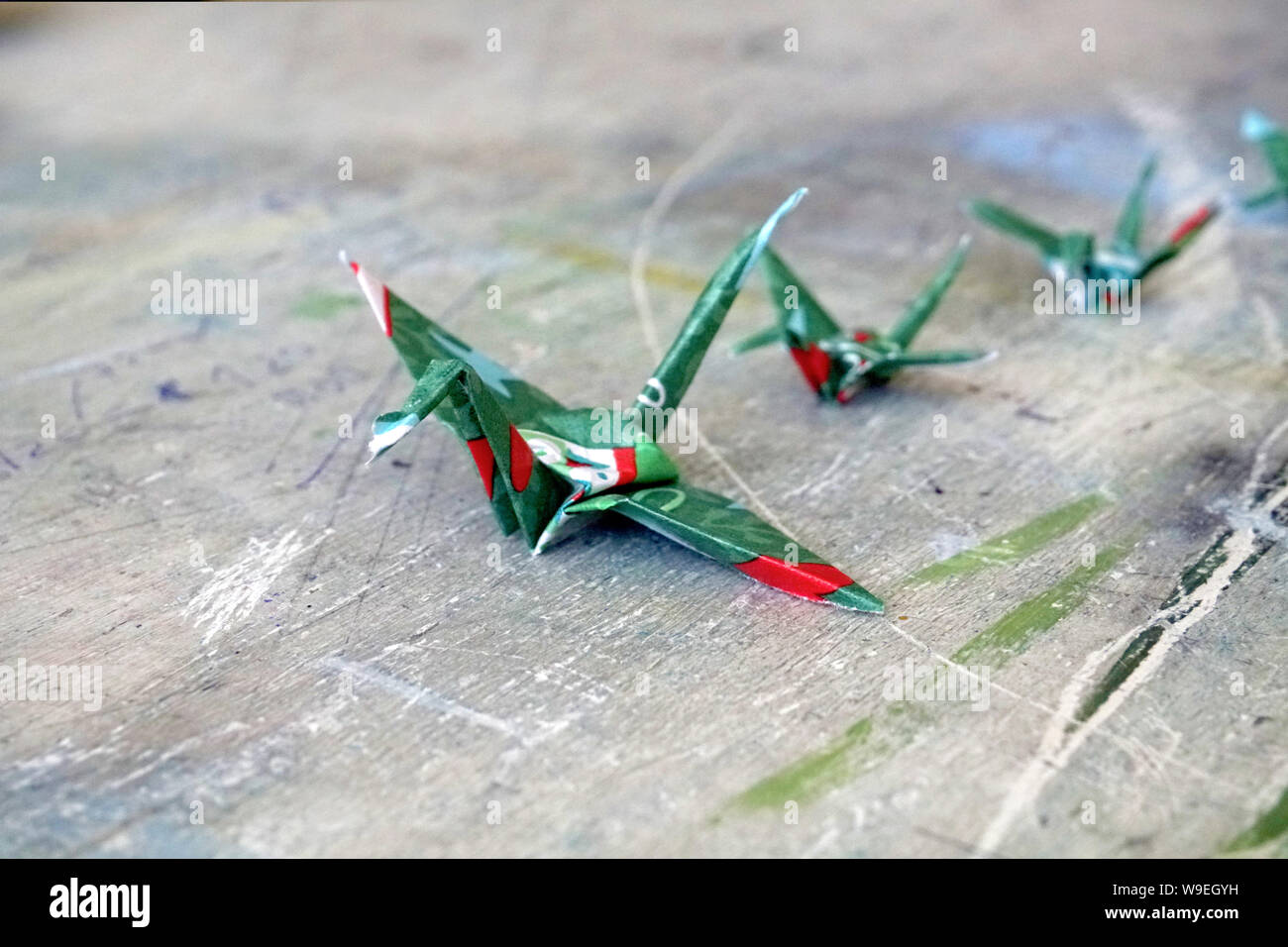 White background origami birds hi-res stock photography and images - Alamy