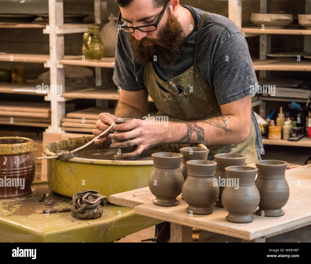 Colonial pottery hi-res stock photography and images - Alamy