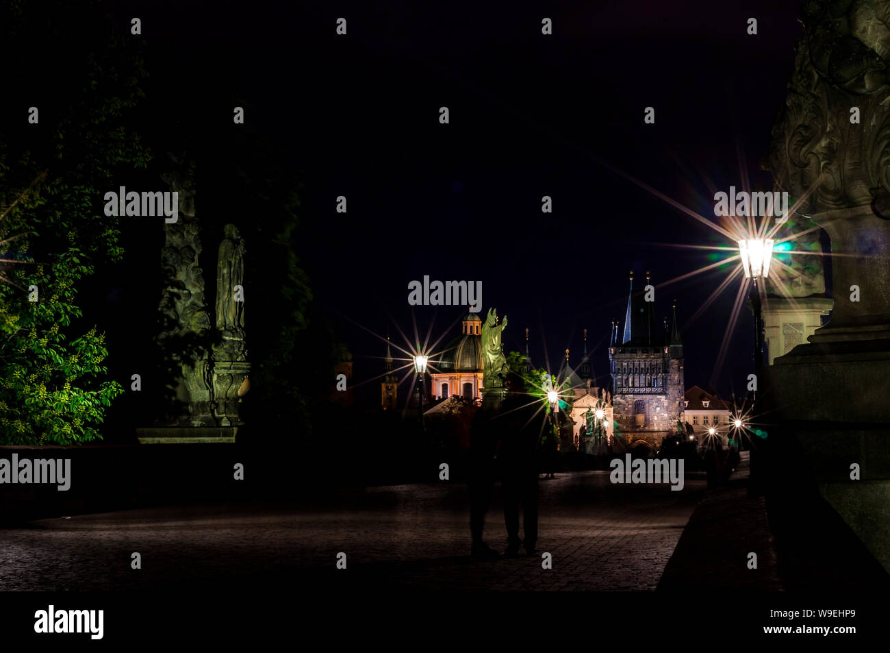 Beautiful Charles Bridge (Karluv Most) with Old Town Tower (Staromestska mostecka vez) at night ...