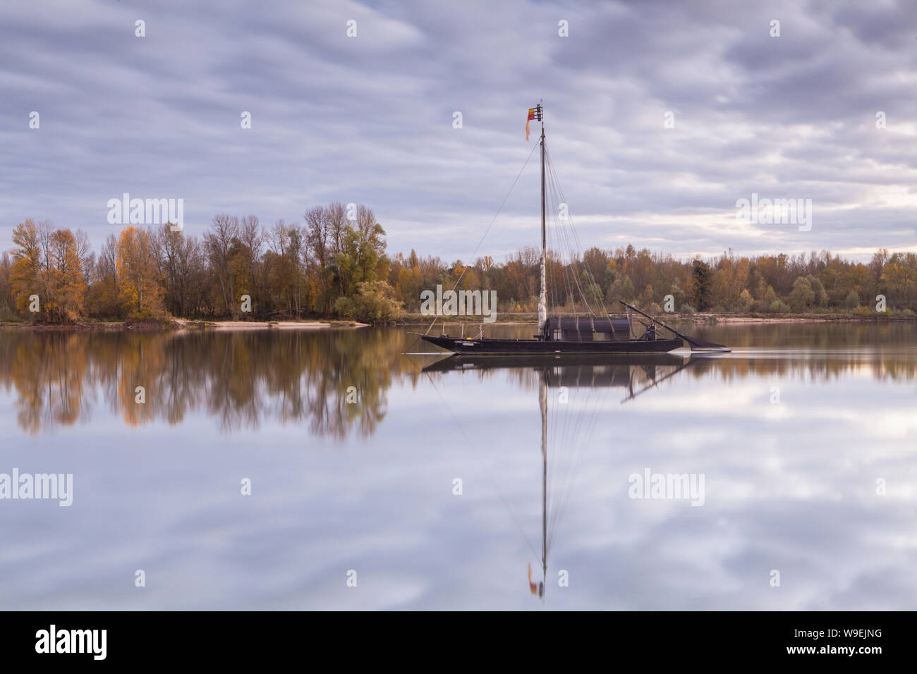 Traditional boat on loire river hi-res stock photography and images - Alamy