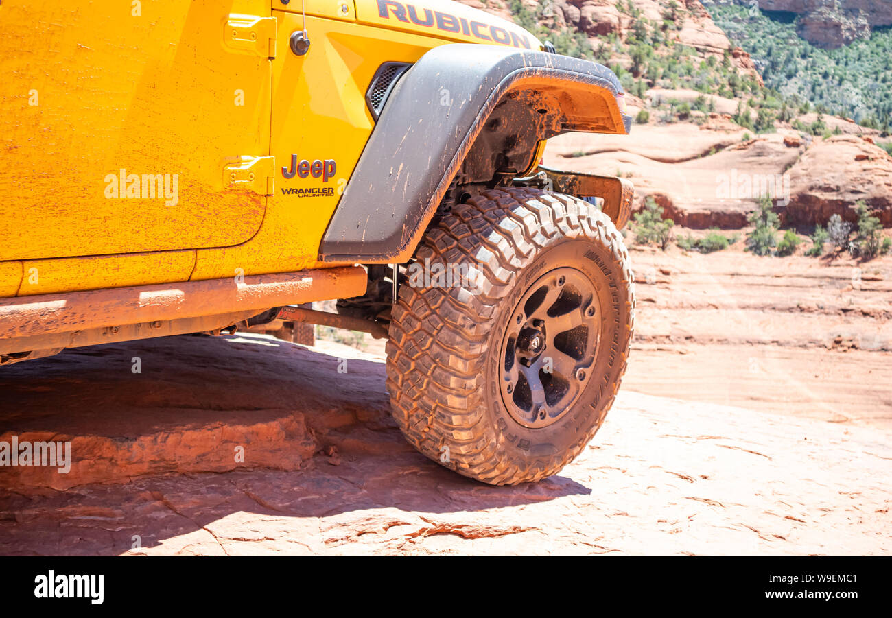 Yellow 4x4 hi-res stock photography and images - Alamy