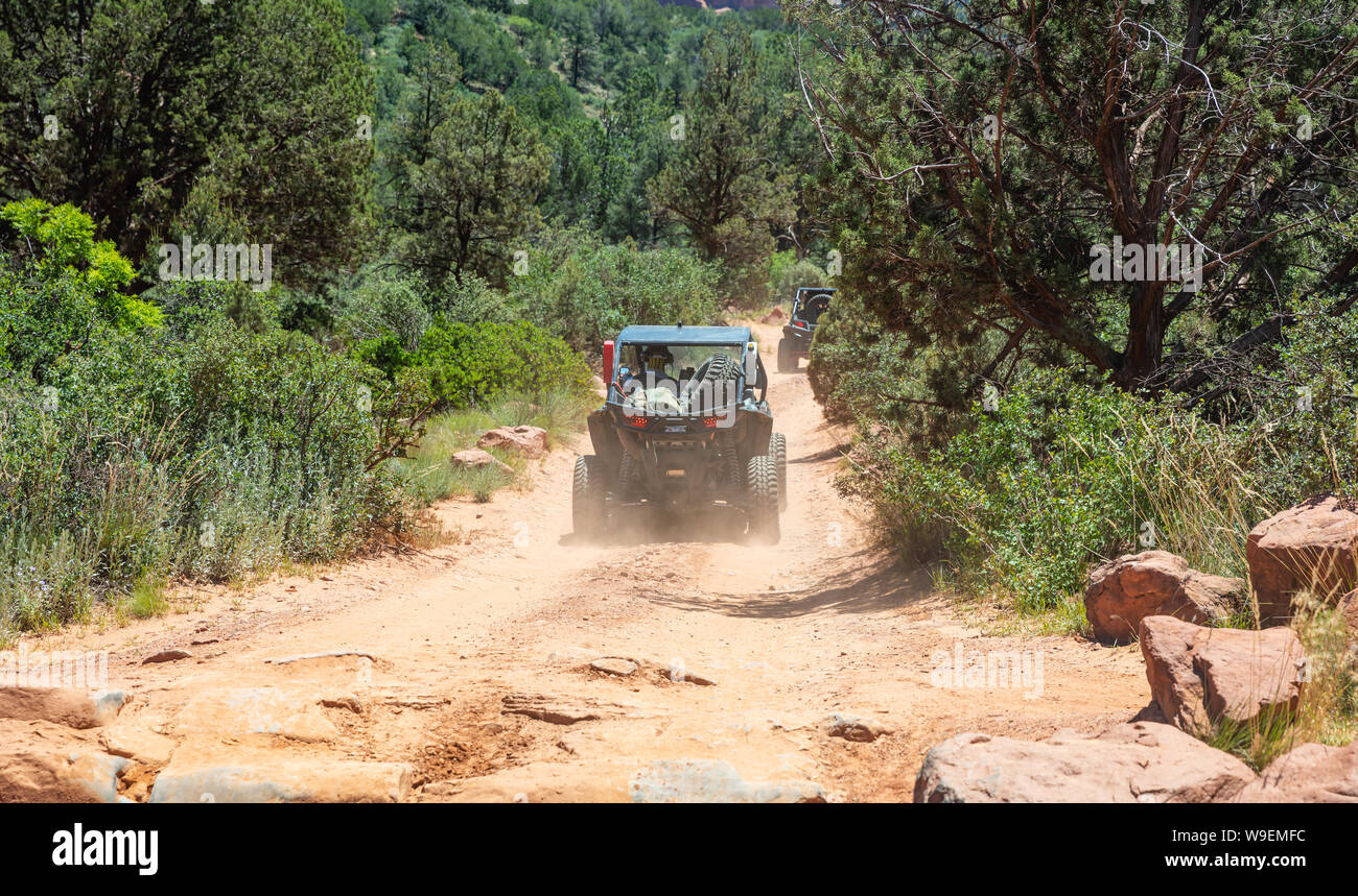 Cars off road hi-res stock photography and images - Alamy