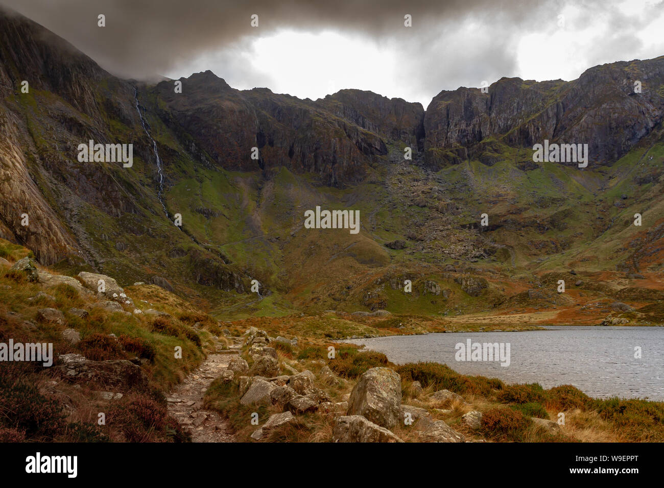 View llyn idwal lake devils hi-res stock photography and images - Alamy