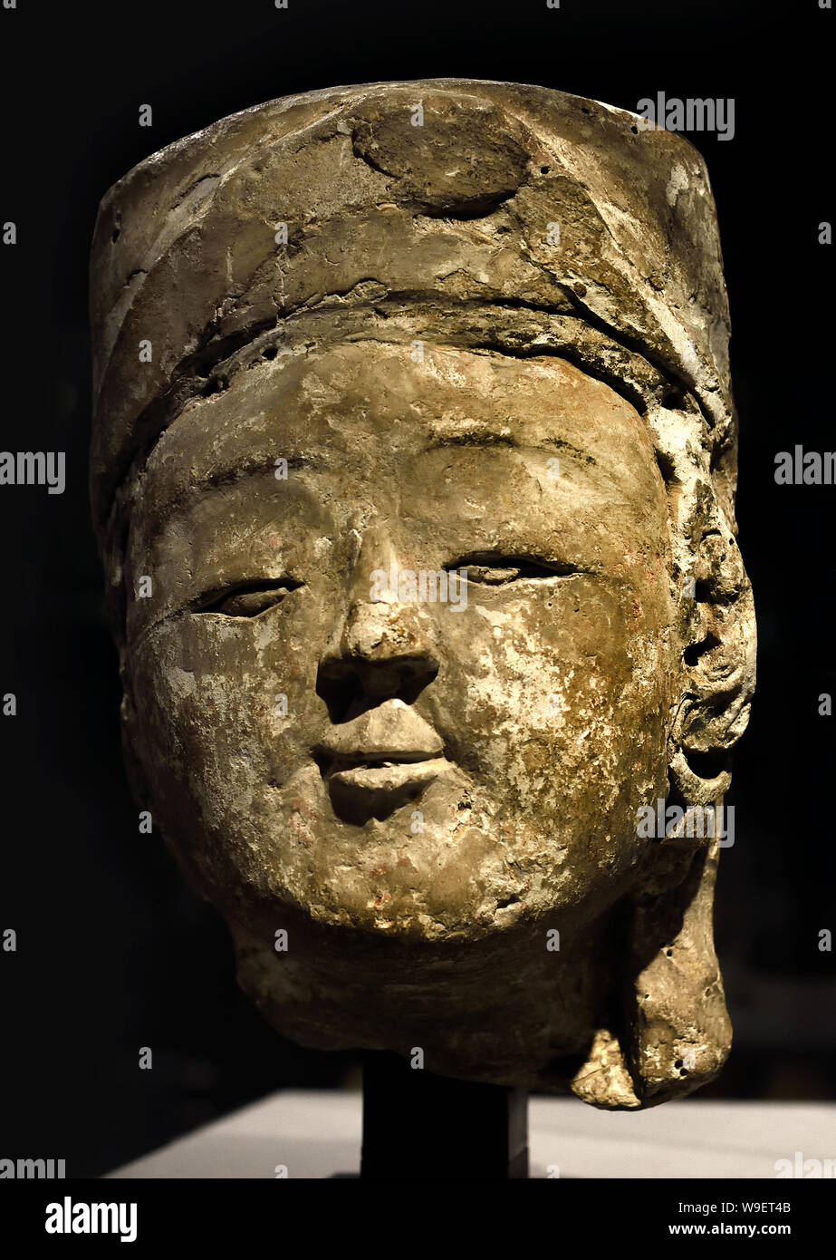 Triangular headdress hi-res stock photography and images - Alamy