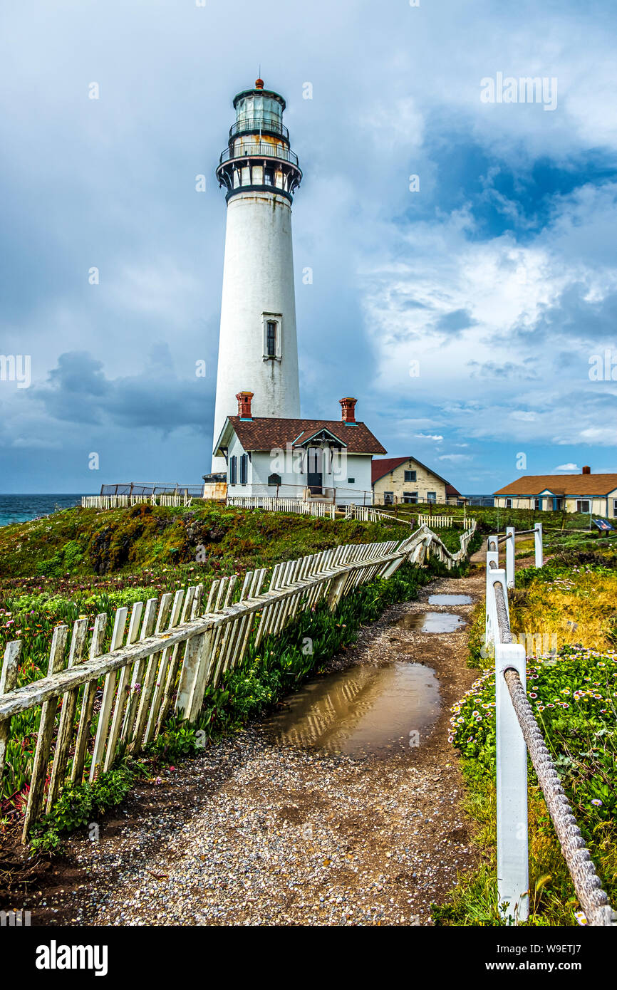 Pigeon point lighthouse at sunset hi-res stock photography and images ...