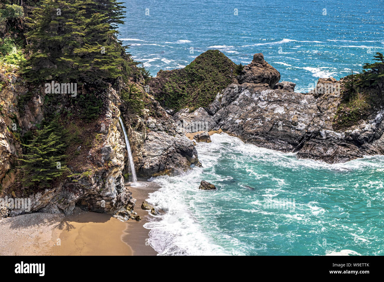 Big sur mcway falls california hi-res stock photography and images - Alamy